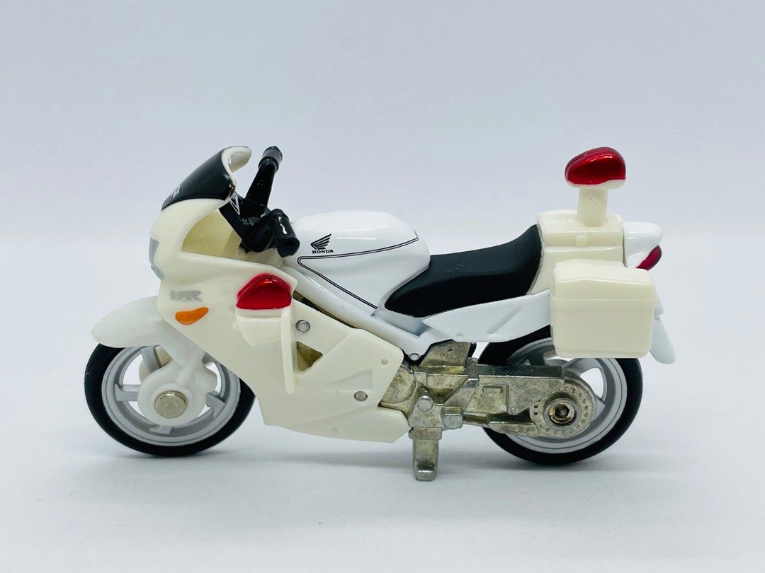 Tomica 4 Honda VFR Police Bike - Made In Vietnam , 興趣及遊戲, 玩具 & 遊戲類 - Carousell