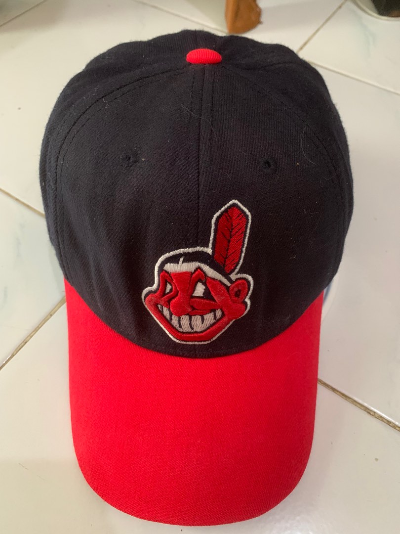 Topi MLB Indians, Fesyen Pria, Aksesoris, Topi di Carousell