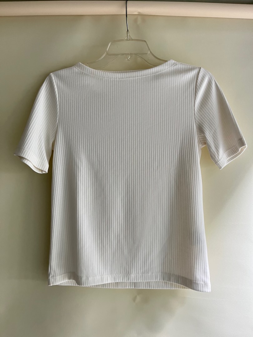 Uniqlo White Ribbed Basic Top, Women's Fashion, Tops, Blouses on Carousell