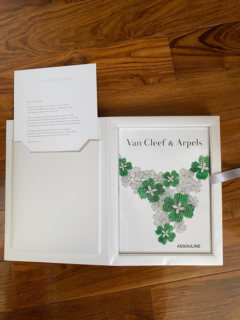 Van Cleef & Arpels catalog, 名牌, 飾物及配件 - Carousell