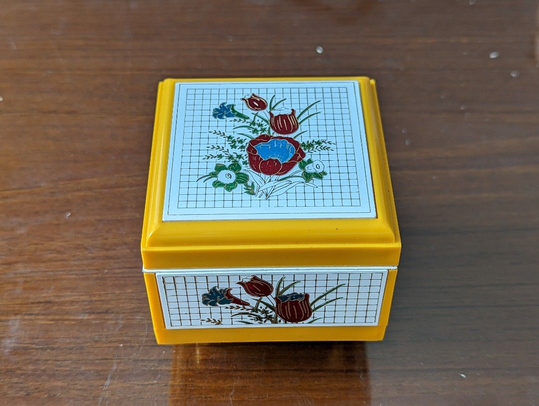 Vintage 1970s Lady Mate music and jewelry box (plastic), Women's ...