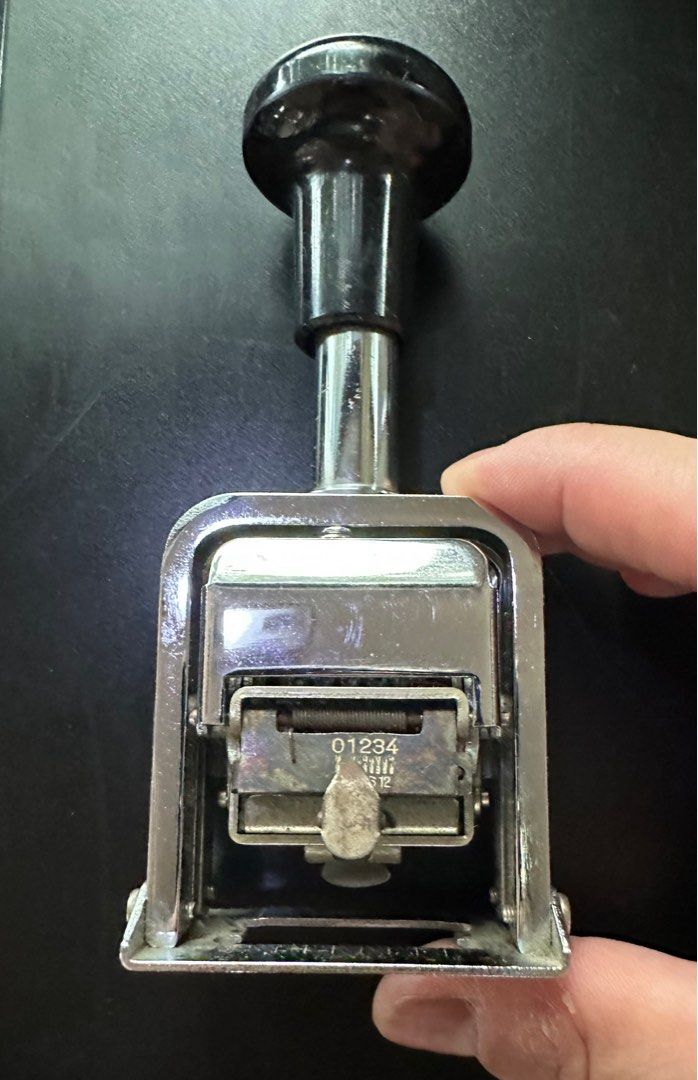 Vintage Uchida C-7 Automatic Numbering Machine C-Type JAPAN RARE, 興趣及遊戲, 手作＆自家設計, 其他 - Carousell