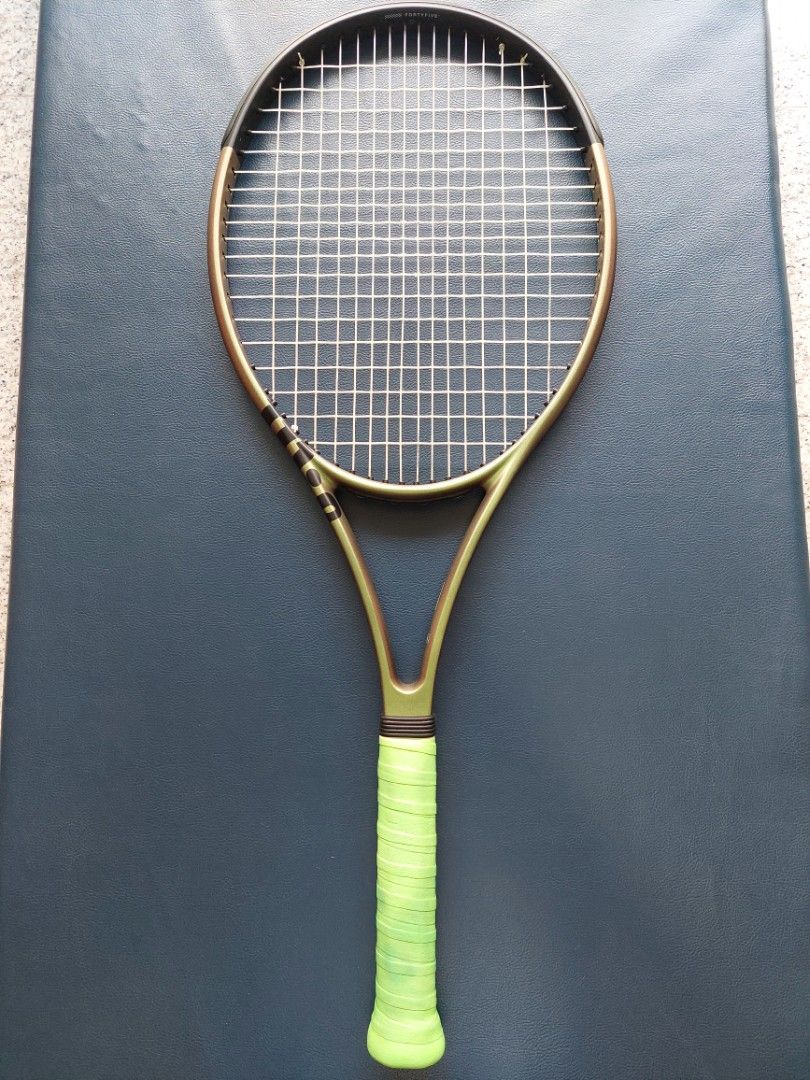 Wilson Blade 104 v8 Tennis Racket/Racquet, Sports Equipment, Sports ...