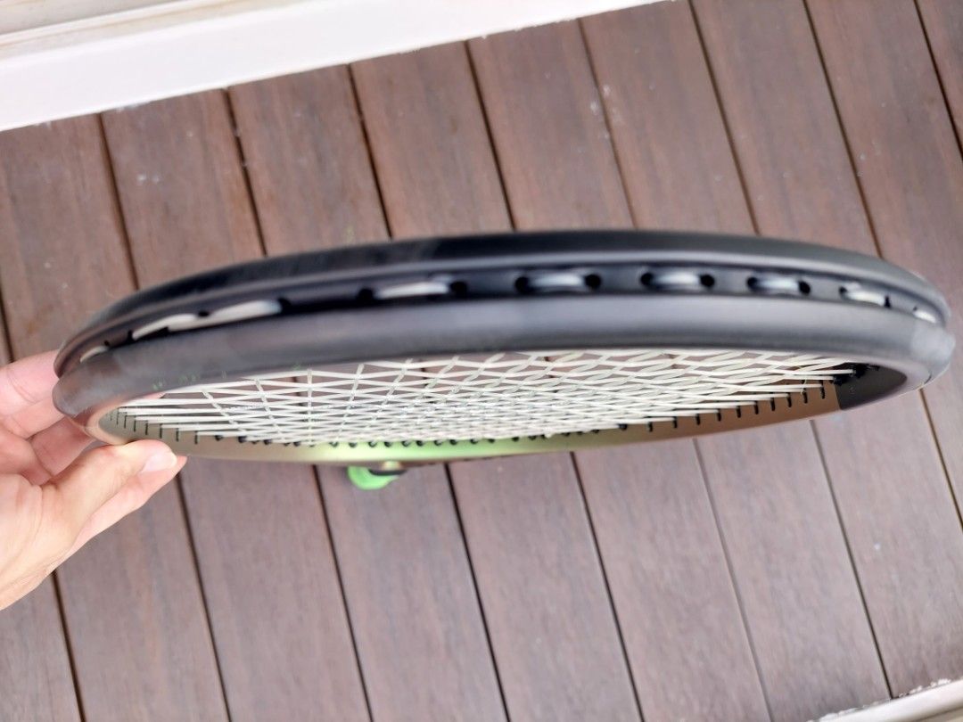 Wilson Blade 104 v8 Tennis Racket/Racquet, Sports Equipment, Sports ...