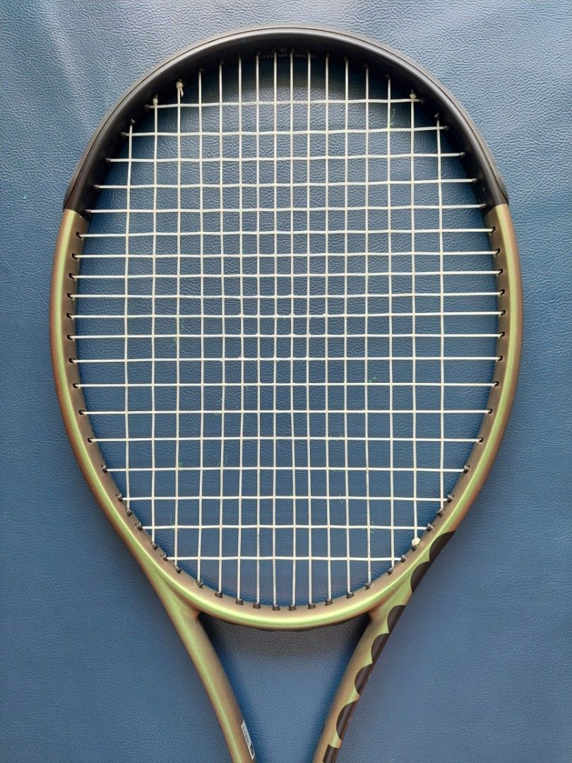 Wilson Blade 104 v8 Tennis Racket/Racquet, Sports Equipment, Sports ...