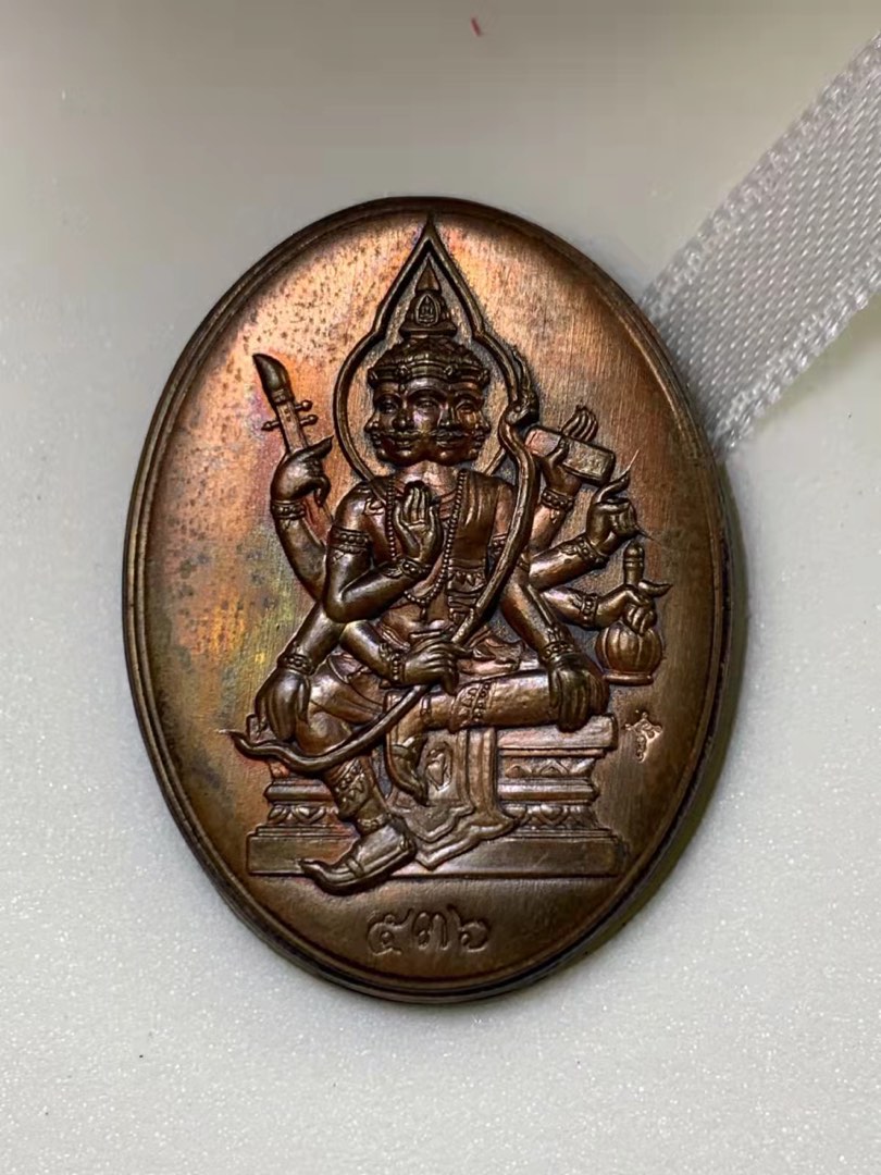 “法力超強爆料系列 “2564 四面神Phrom Prasit 連大法會符布 背面極多知名碎牌, 興趣及遊戲, 收藏品及紀念品, 宗教物品 - Carousell