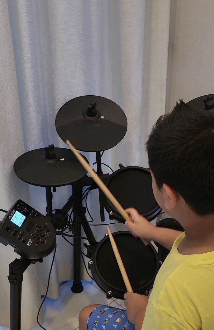 Alexis Nitro Drum Electrical Drum kit with Stool, Hobbies & Toys, Music ...