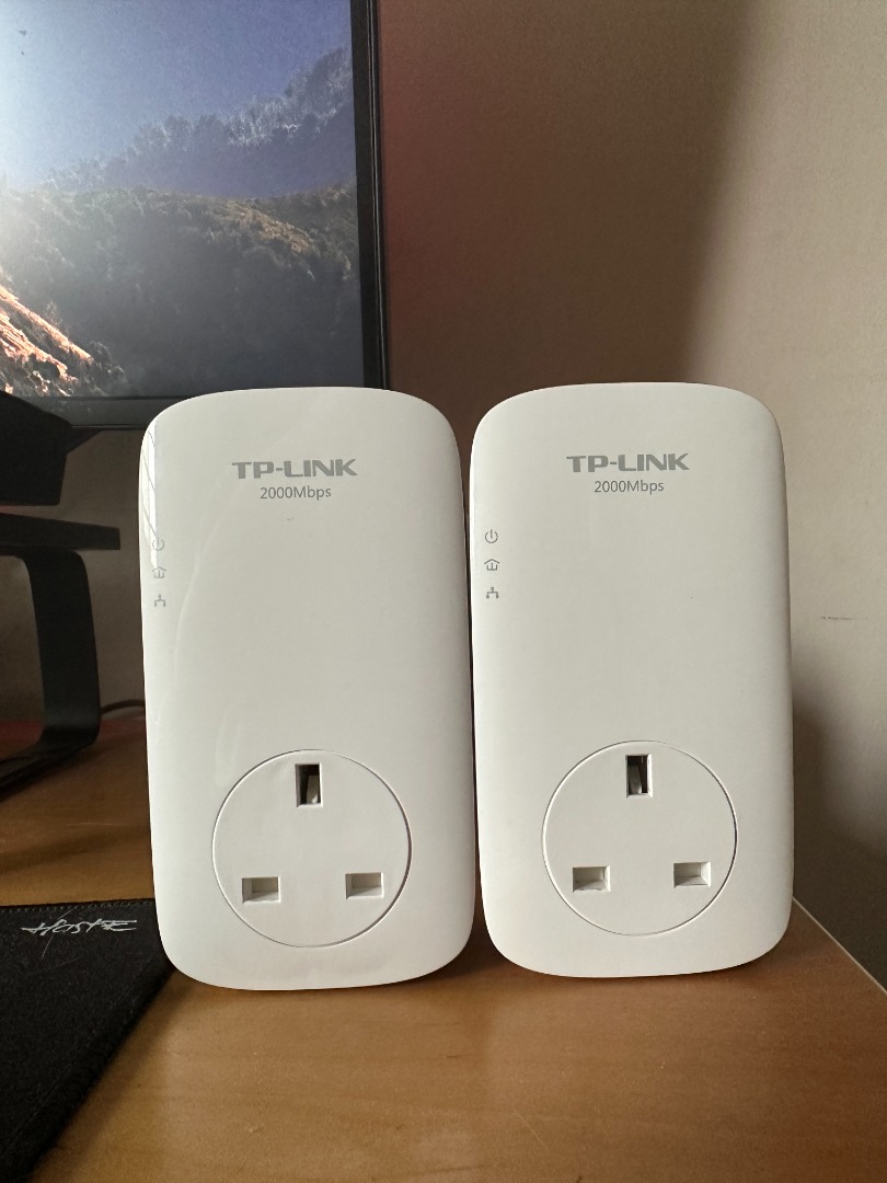 AV2000 2-Port Gigabit Passthrough Powerline Kit, Computers & Tech ...