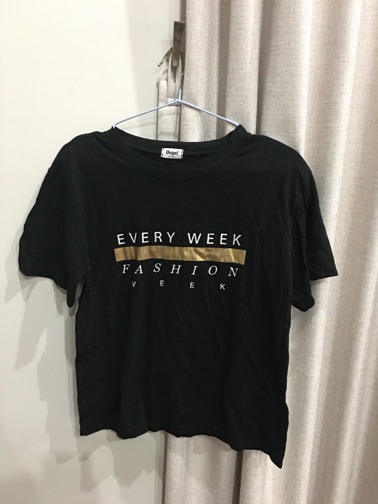 Black korean crop top hitam atasan, Fesyen Wanita, Pakaian Wanita ...