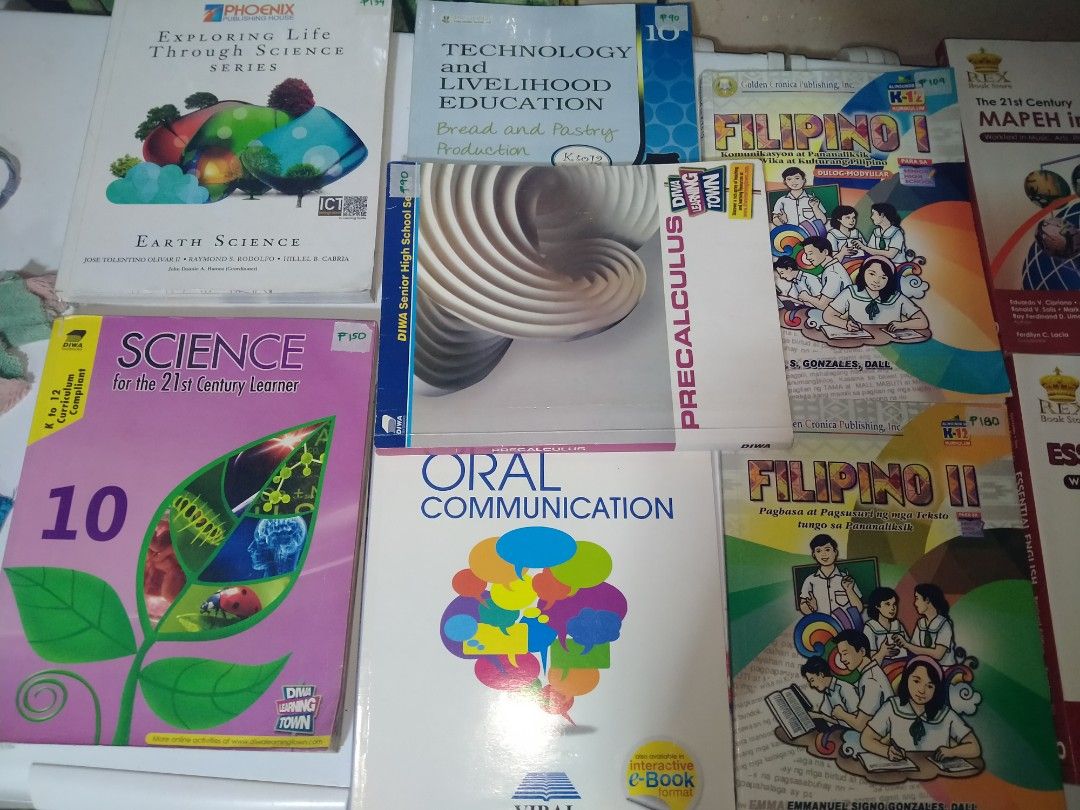 Book bundle: 11 Books - Mix of SHS and grade 10 books, Hobbies & Toys ...