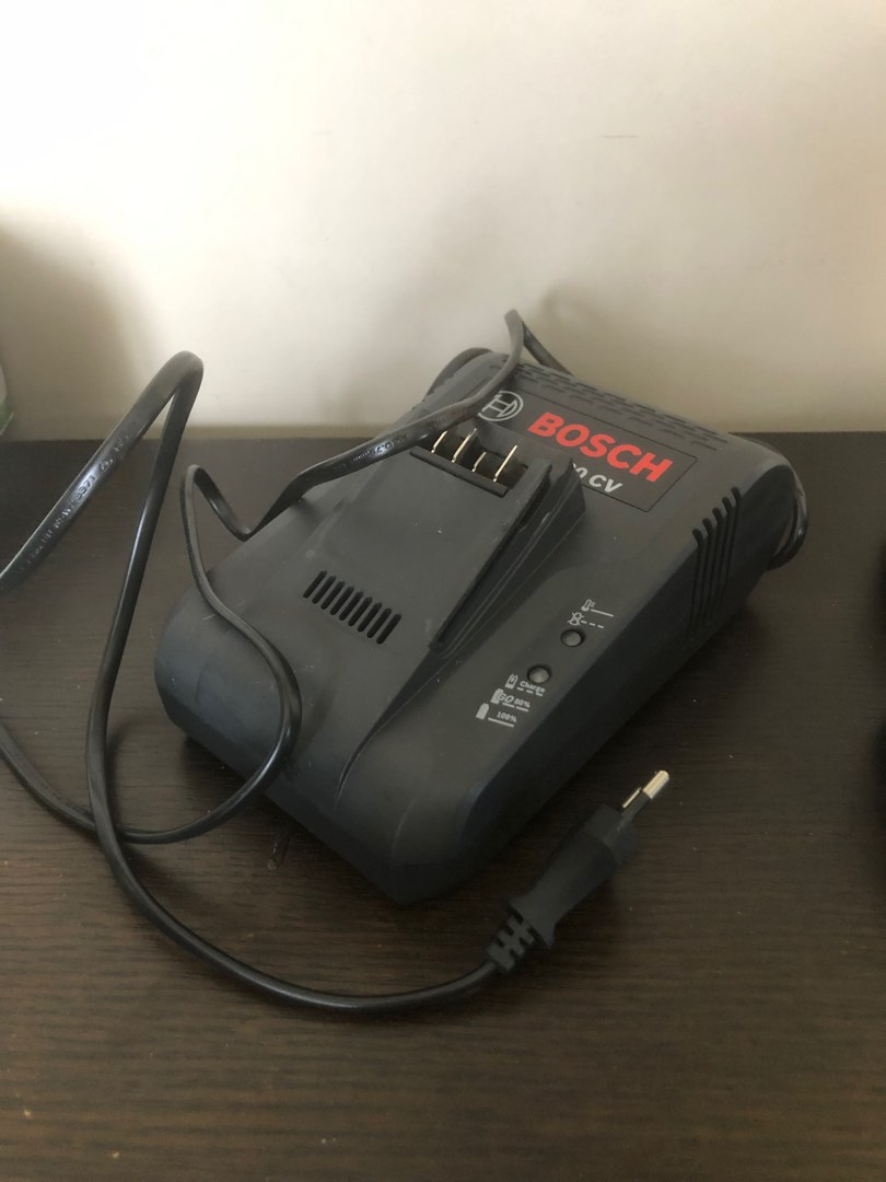Bosch Charger with 2 batteries, TV & Home Appliances, Vacuum Cleaner ...