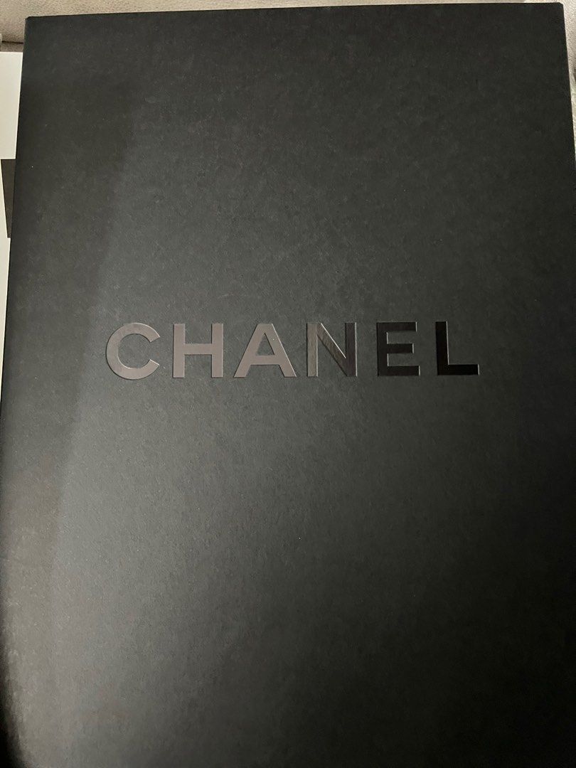Chanel souvenir - beautiful black cardboard + 8 A3 size photos + poster ...