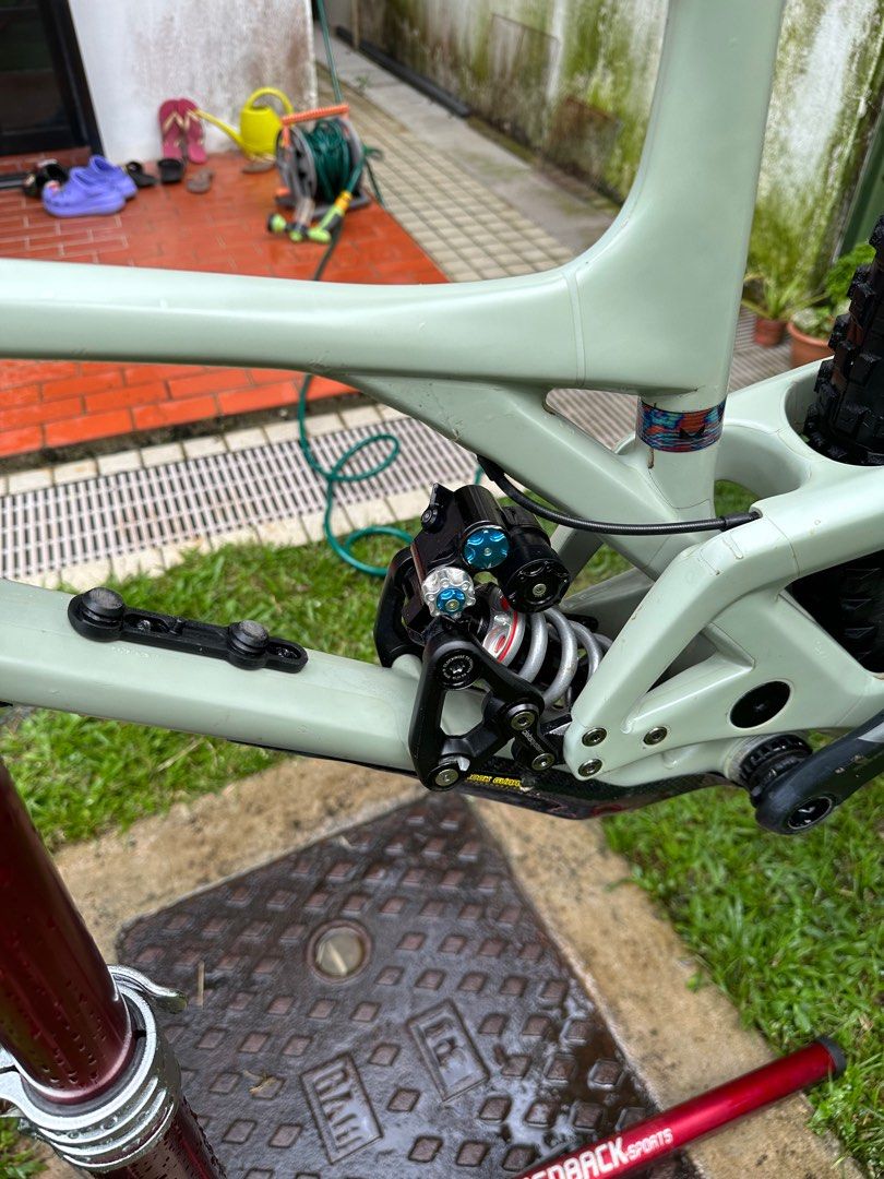 Evil Following V3 SizeM- cutom build without wheels, Sports Equipment ...