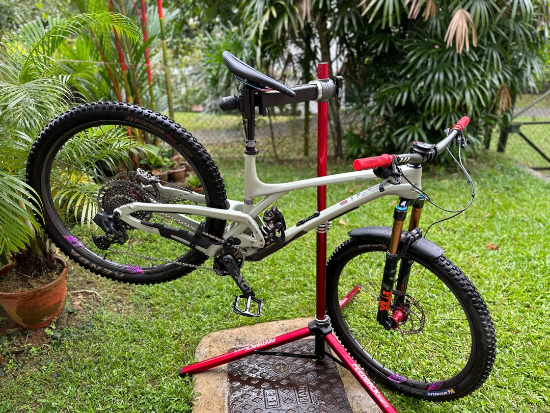 Evil Following V3 SizeM- cutom build without wheels, Sports Equipment ...