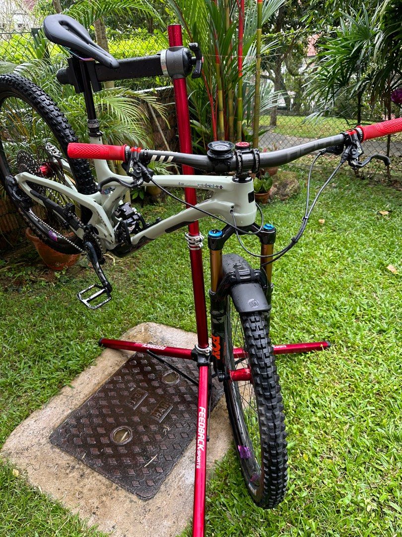 Evil Following V3 SizeM- cutom build without wheels, Sports Equipment ...