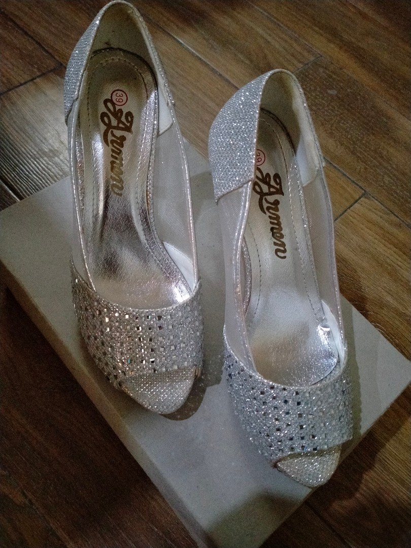 Formal shoes - silver, Women's Fashion, Footwear, Heels on Carousell