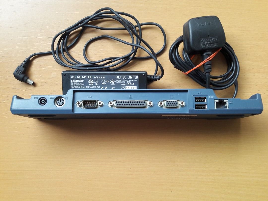 Fujitsu Lifebook Port Replicator / AC Power Adapter / Lithium Ion ...