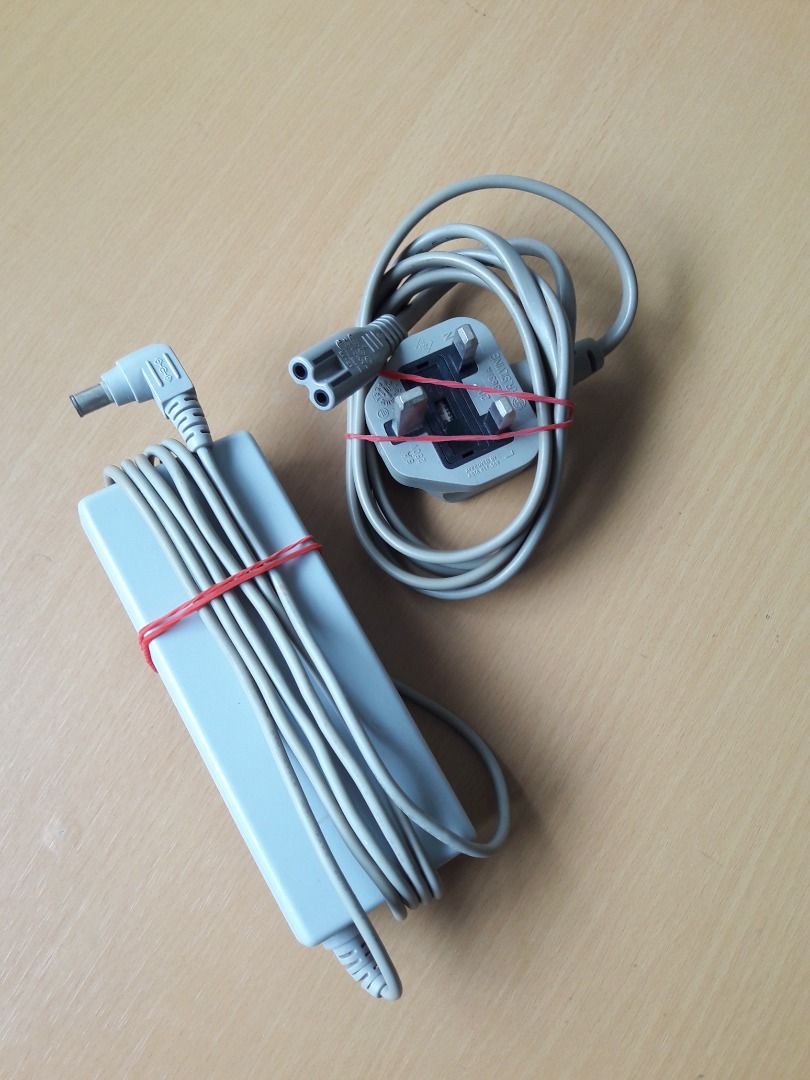 Fujitsu Lifebook Port Replicator / AC Power Adapter / Lithium Ion ...