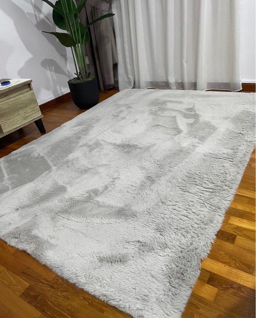 Furry Snow carpet original $300 now selling $50, Furniture & Home ...