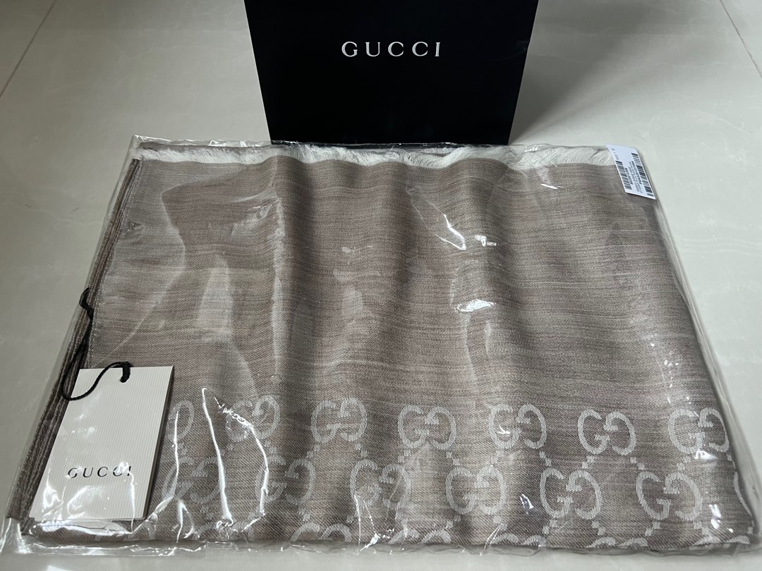 Gucci scraf, Women's Fashion, Coats, Jackets and Outerwear on Carousell