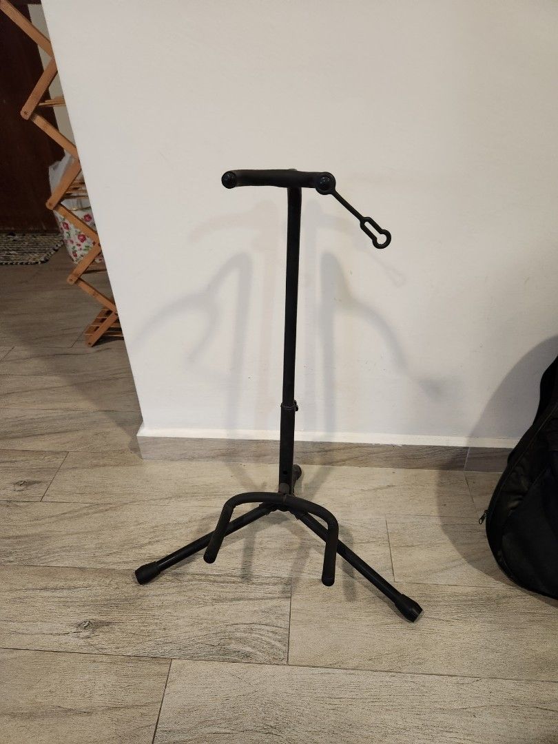 Vintage Marina Guitar + Guitar Stand + Fzone Capo, Hobbies & Toys ...