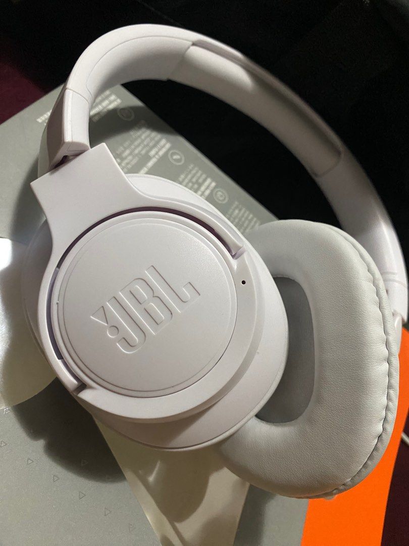 JBL Tune 700BT White Bluetooth Headphones Gaming Aesthetic Alt Headset ...
