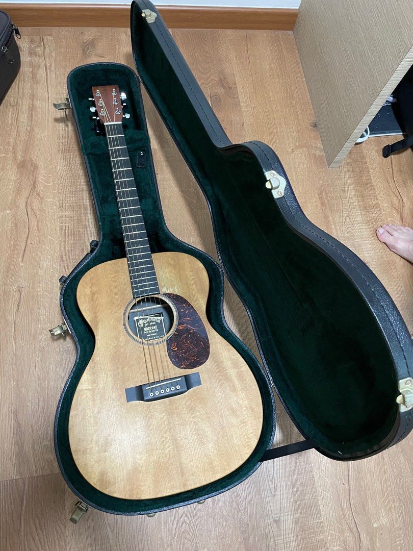 Martin Acoustic Guitar 000X1AE (with original hard case), Hobbies ...