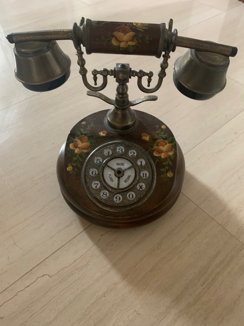 NON USABLE Decorative Old Fashioned Phone, Furniture & Home Living ...