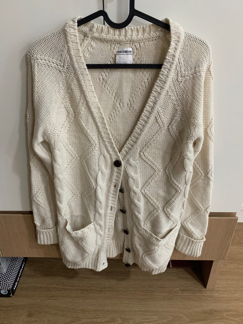 Pull & Bear Cardigan, Women's Fashion, Coats, Jackets and Outerwear on Carousell
