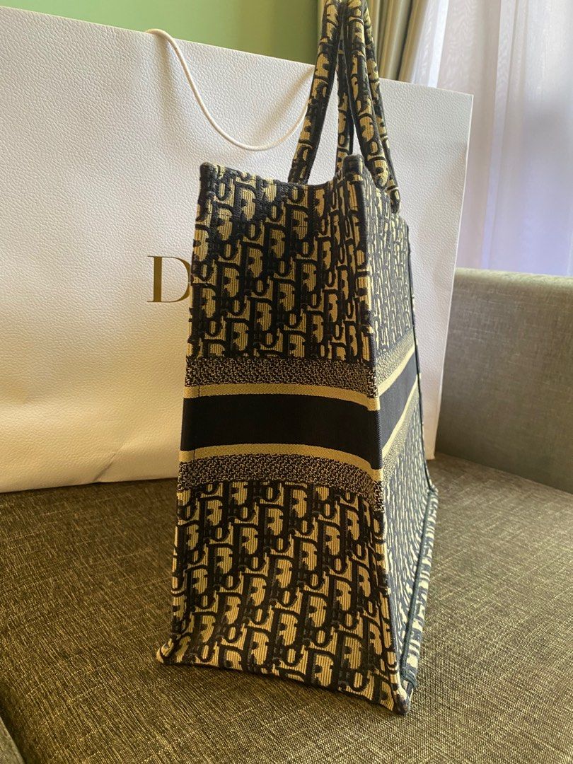 *Receipt* Christian Dior Book Tote Large Size Year 2021, Luxury, Bags ...