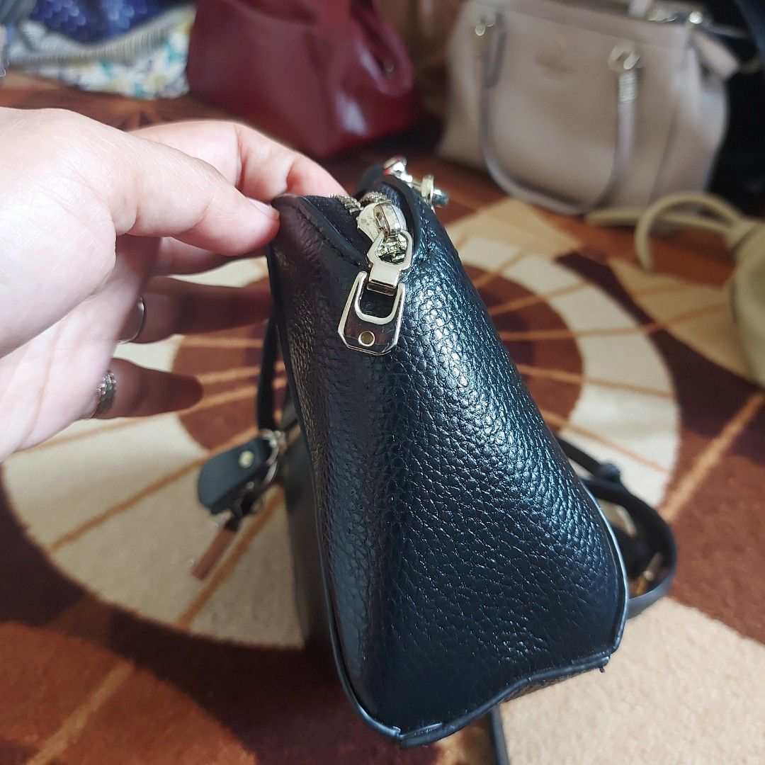 Sling Kulas Jon Louis, Fesyen Wanita, Tas & Dompet di Carousell