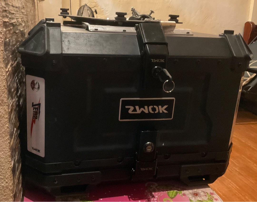 Smok zeus top box for motor, Motorbikes, Motorbike Parts & Accessories ...