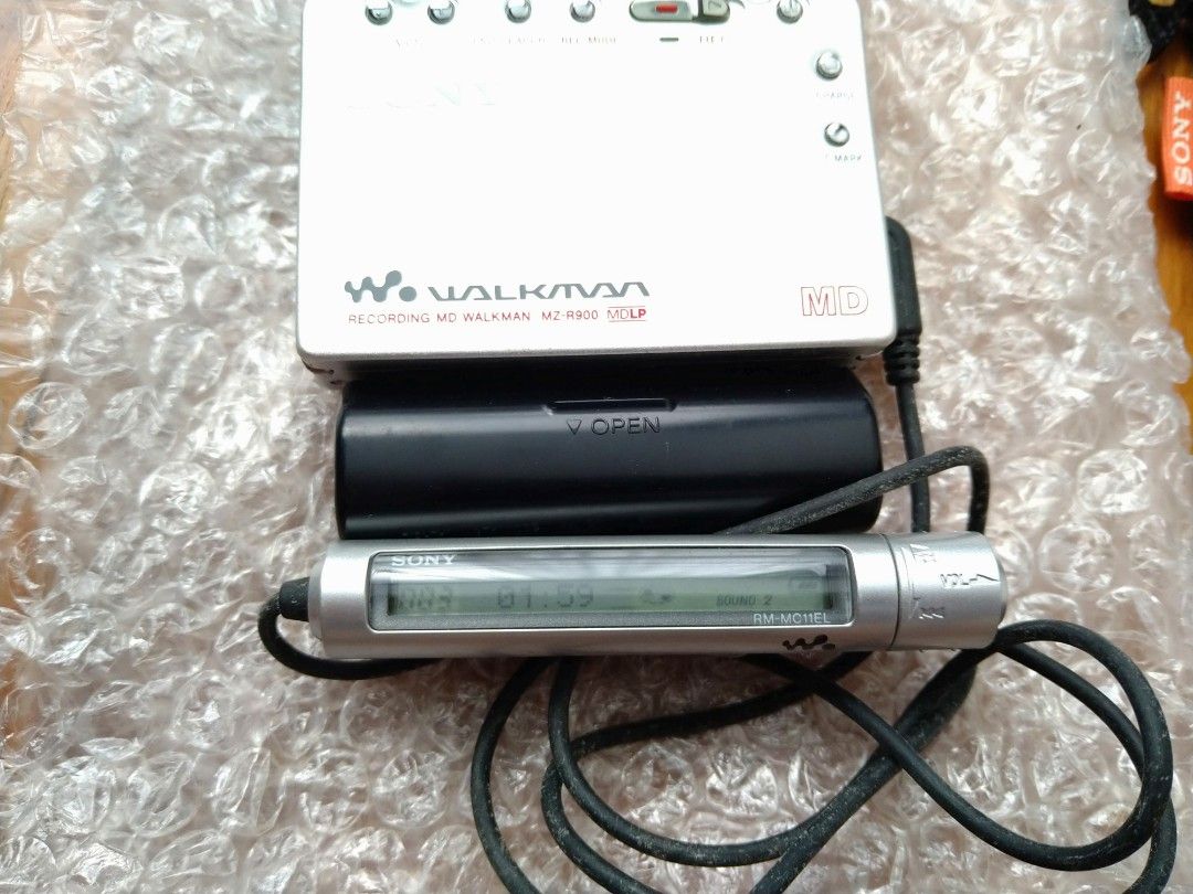 Sony MZ-R900 Minidisc Walkman Made in Japan, Audio, Portable Music ...