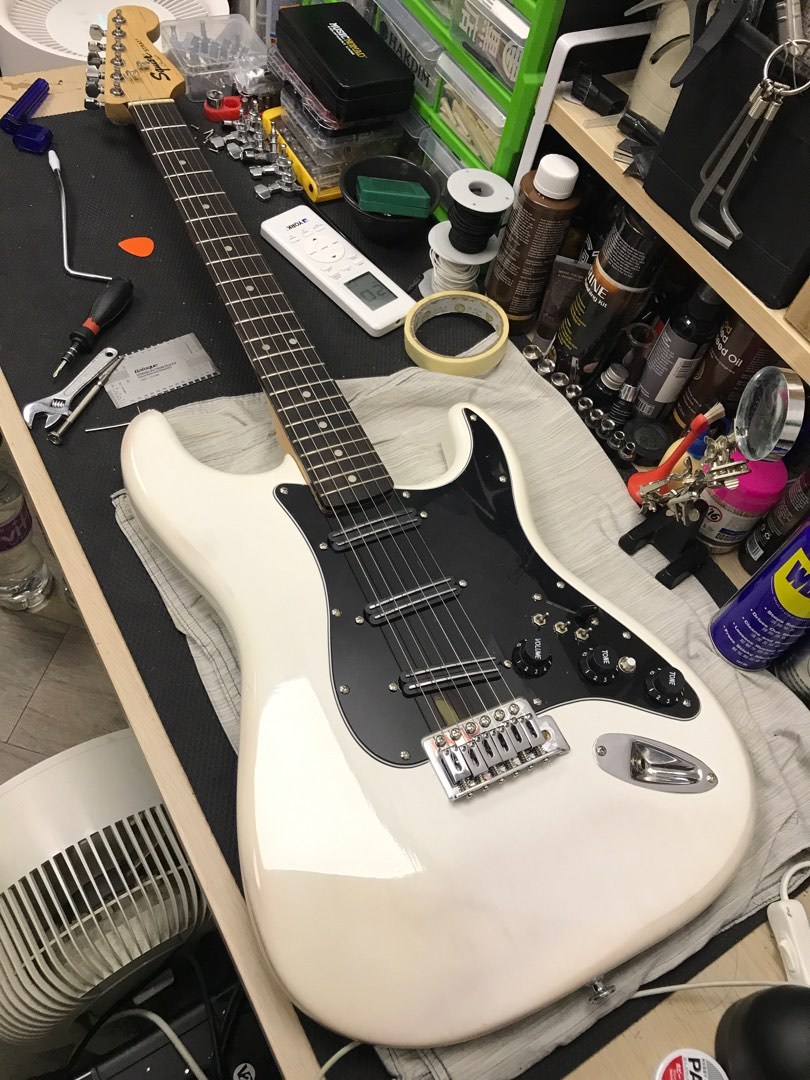 Squier fully modded SE Stratocaster, 興趣及遊戲, 音樂、樂器 & 配件, 樂器 - Carousell