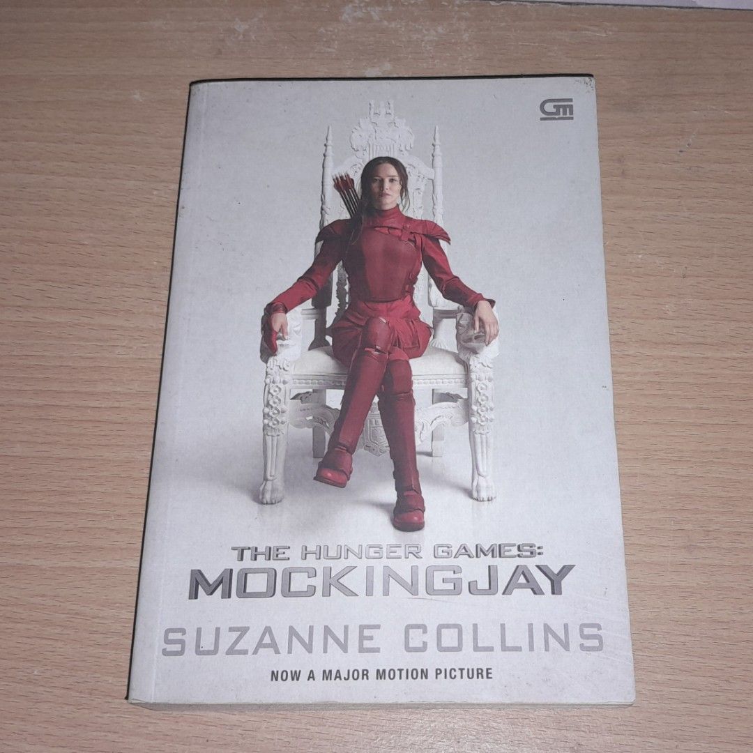 The Hunger Games Mockingjay Suzanne Collins, Buku & Alat Tulis, Buku di ...