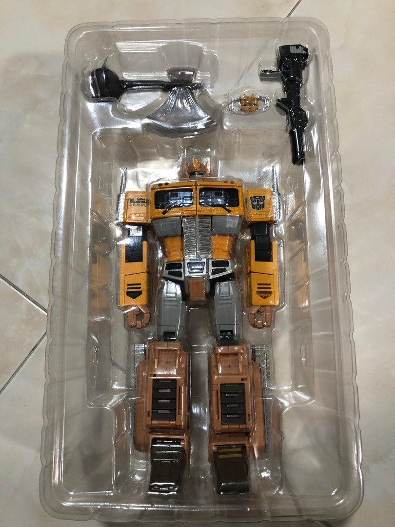 Transformers takaratomy optimus le bron masterpiece, Hobbies & Toys ...