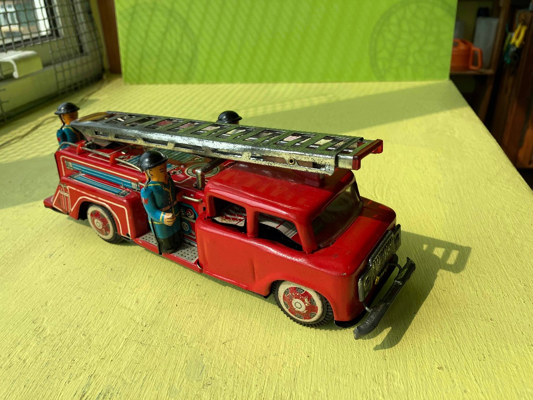 Vintage Fire Engine Tin Toy, Hobbies & Toys, Memorabilia & Collectibles ...