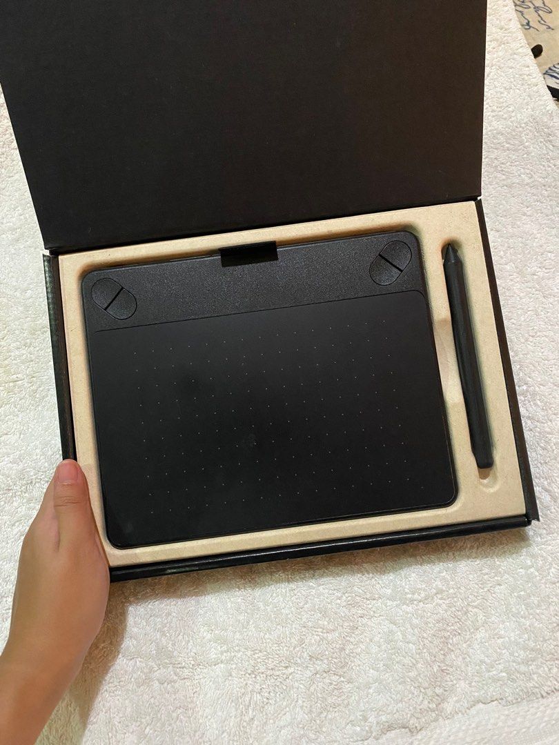Wacom Intuos comic creative pen & touch tablet, Computers & Tech, Parts ...