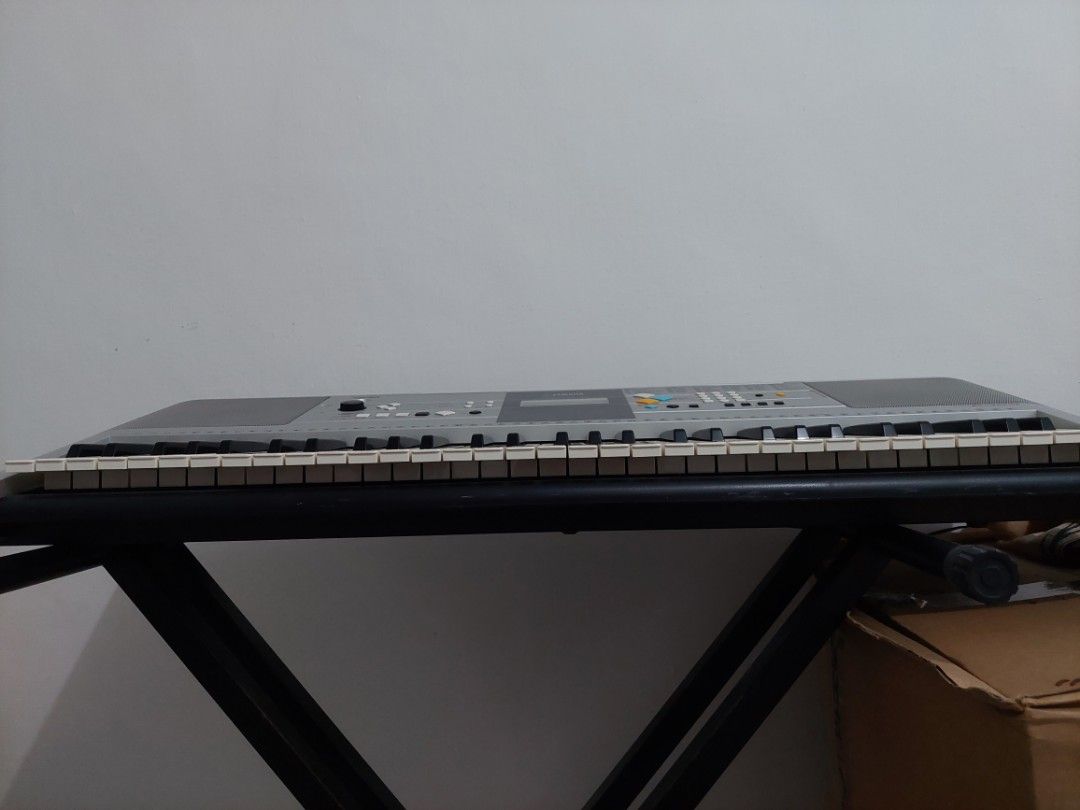 Yamaha Keyboard PSR E323 with stand, Hobbies & Toys, Music & Media, Musical Instruments on Carousell