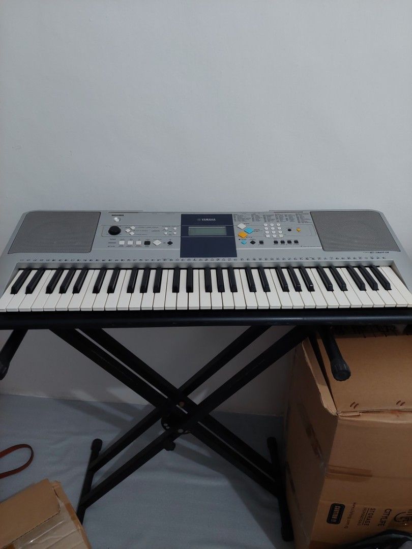 Yamaha Keyboard PSR E323 with stand, Hobbies & Toys, Music & Media, Musical Instruments on Carousell
