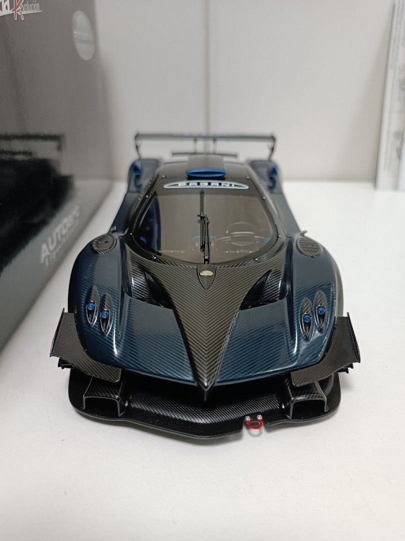 1/18 Autoart Pagani Zonda R Blue carbon, 興趣及遊戲, 玩具 & 遊戲類 - Carousell