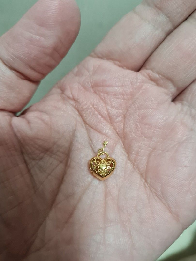 916 gold Love lock pandora charm 1.03g, Women's Fashion, Jewelry ...