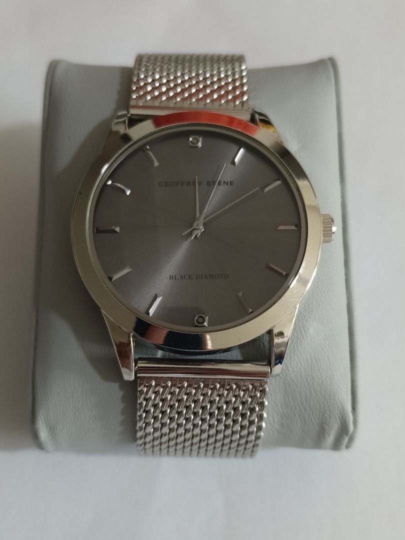 Comes with a black diamond marker. With armour chain strap and bright ...