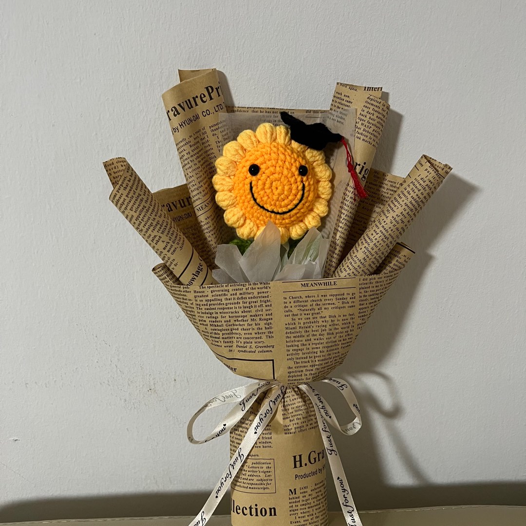 (Ready stock)Crochet Sunflower with graduation hat | Graduation ...