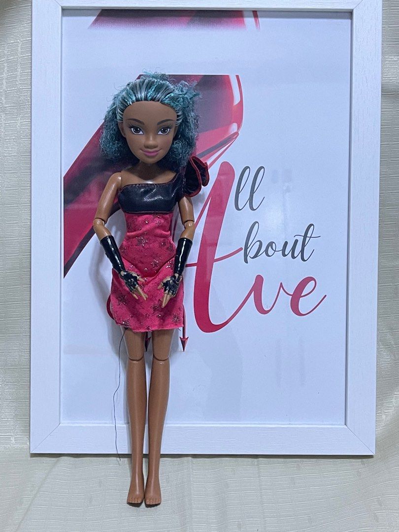 Elsa, MH Clawdeen Wolf, Little Pony Rarity, Descendants Uma on Carousell