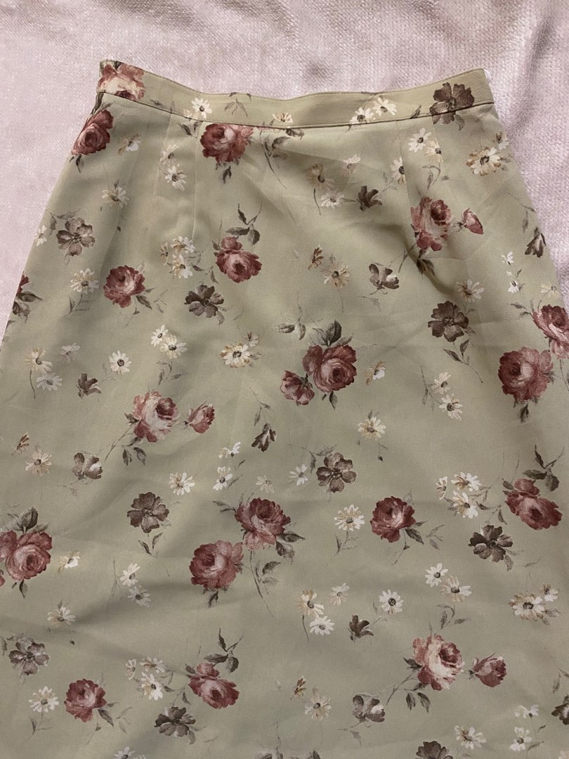 flora skrit, Women's Fashion, Bottoms, Skirts on Carousell