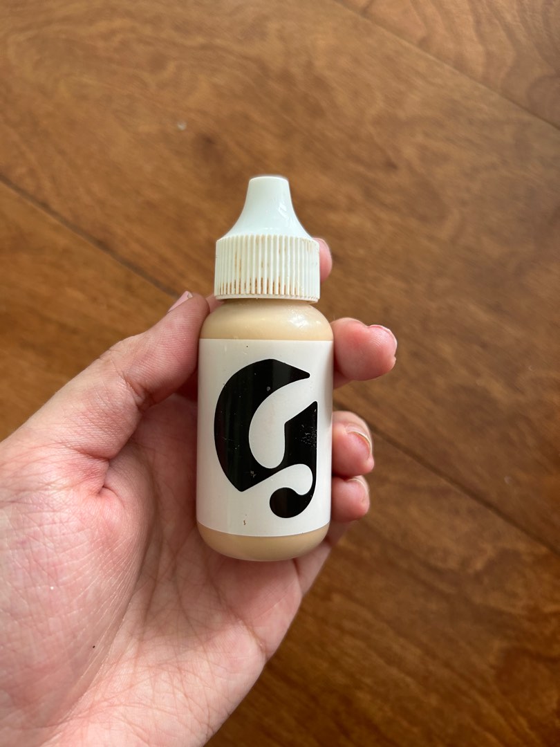 Glossier Perfecting Skin Tint in Medium on Carousell