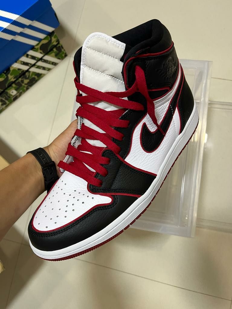 STEAL Jordan 1 bloodline, Men's Fashion, Footwear, Sneakers on Carousell