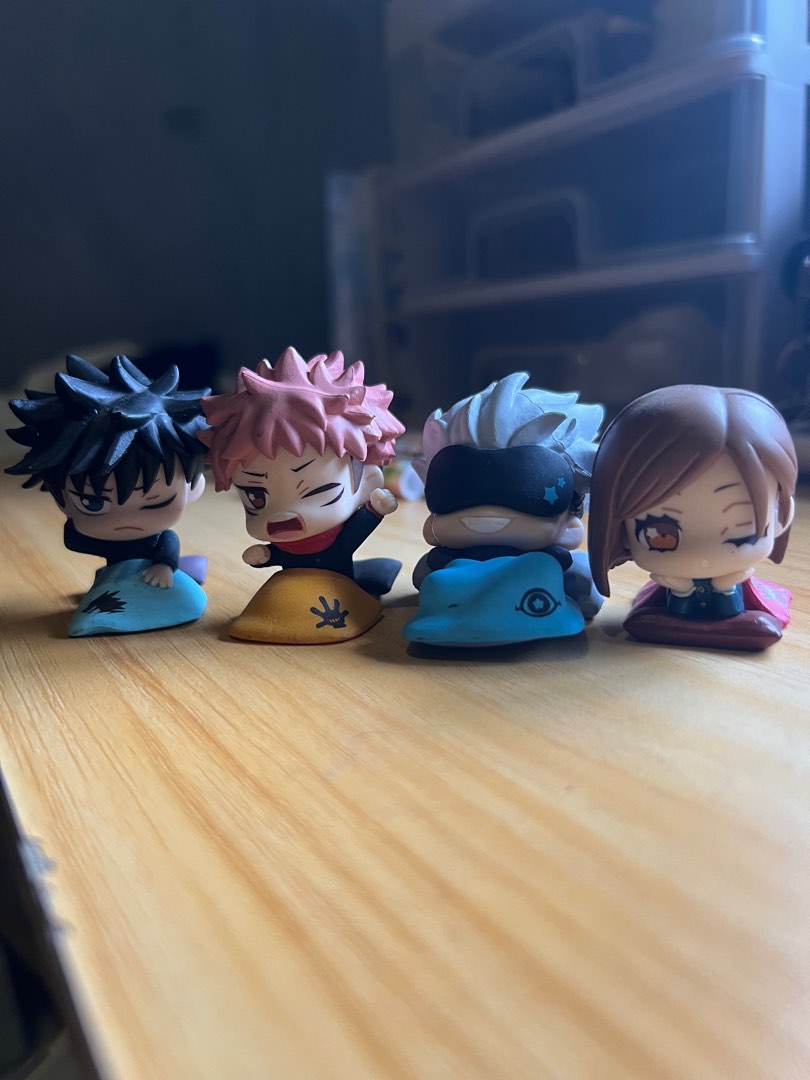 jujutsu kaisen mini figures on Carousell