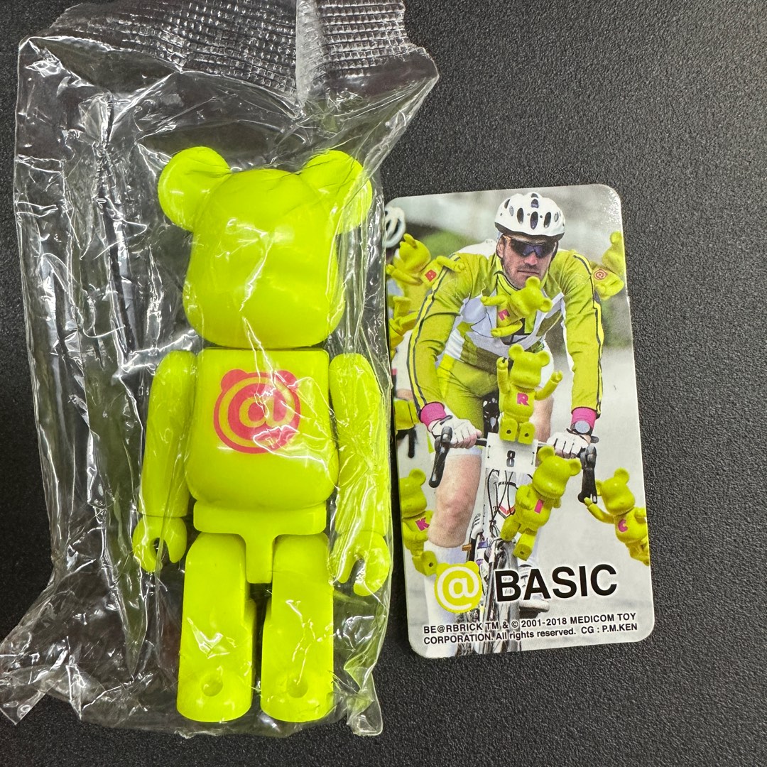 Medicom Toy series 36 basic @ 字母 100% bearbrick be@rbrick, 興趣及遊戲, 玩具 & 遊戲類 - Carousell